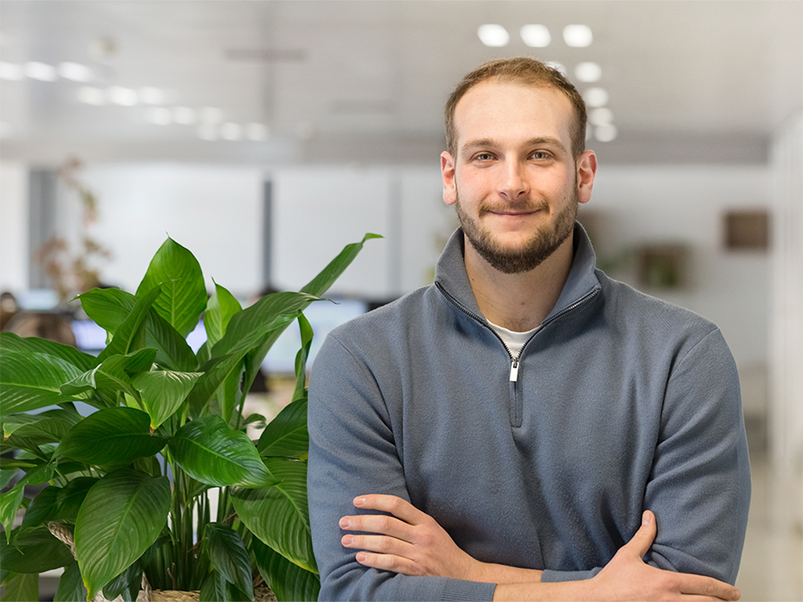 Alejandro Colás — Ingennus